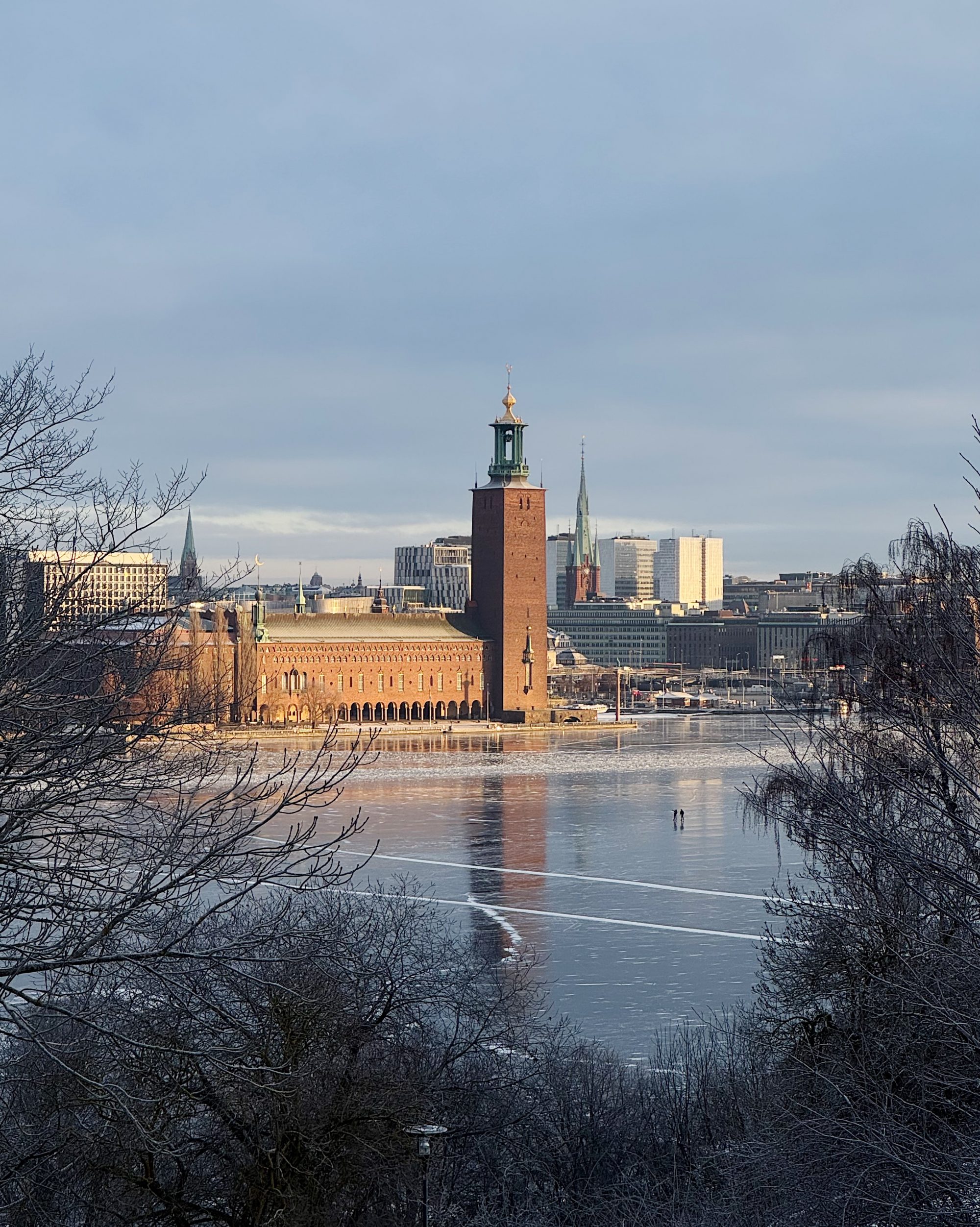 en bild från början av min arbetsdag och en bild från slutet av den ...